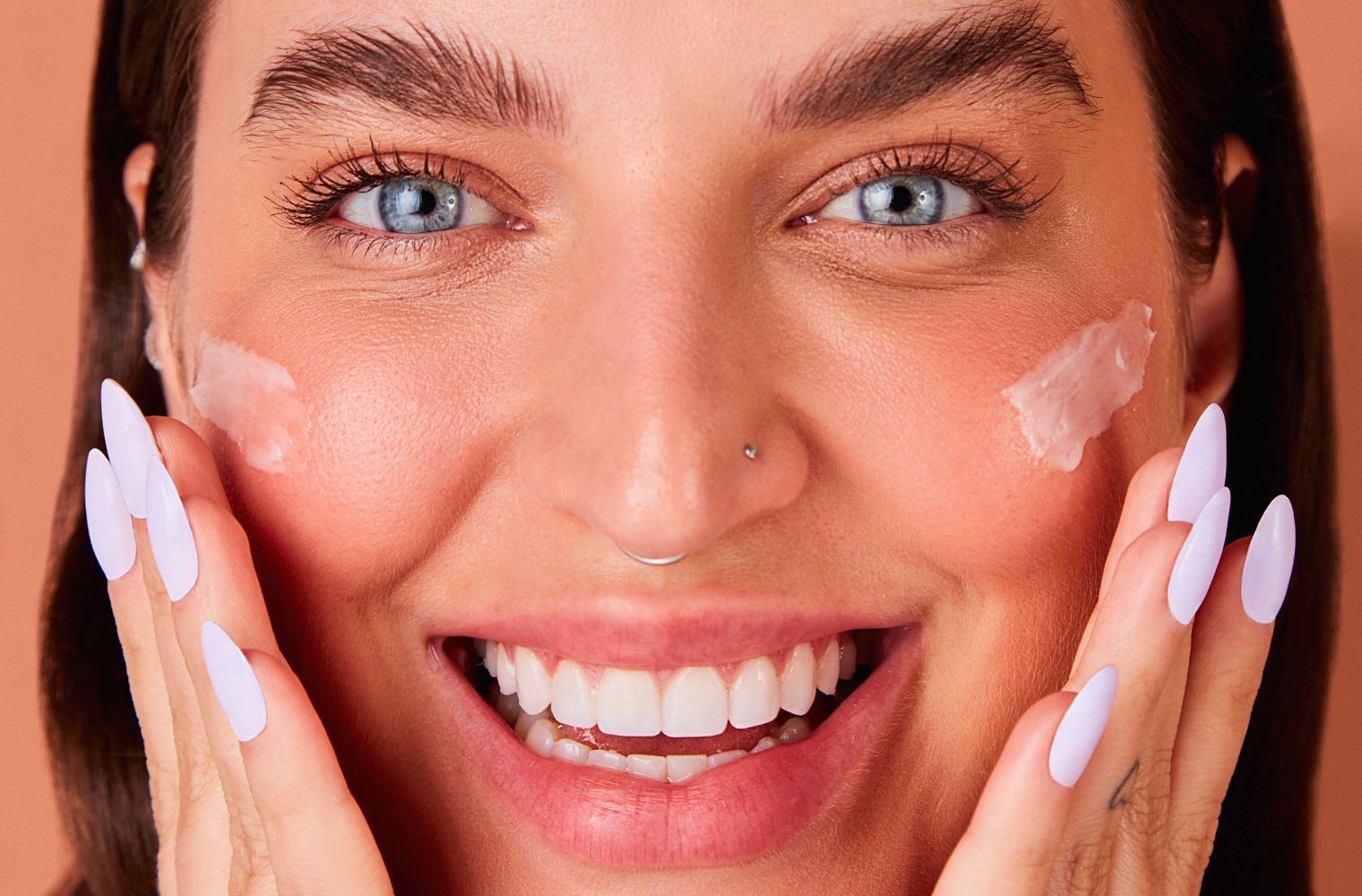 Rugas e linhas finas: entenda porque surgem e como cuidar